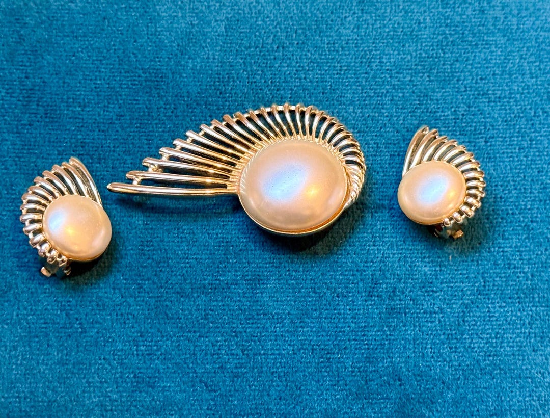 Sarah Coventry Mid Century Gold Tone Swirl Parure | 1950s–1960s Atomic ...