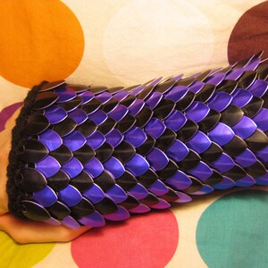 Knit Your Own Scale Mail Gloves With Craftymutt's Super Simple Knitting ...