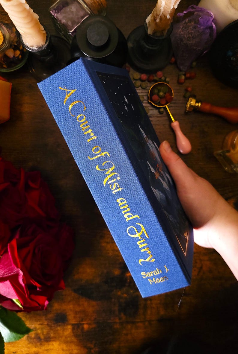 A Court of Thorns and Roses Trilogy - Hand-painted Cover & Fore-edge ...