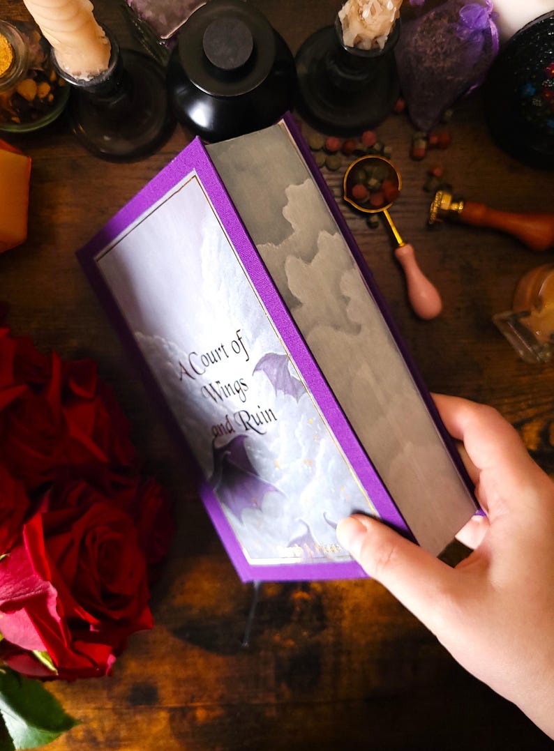 A Court of Thorns and Roses Trilogy - Hand-painted Cover & Fore-edge ...