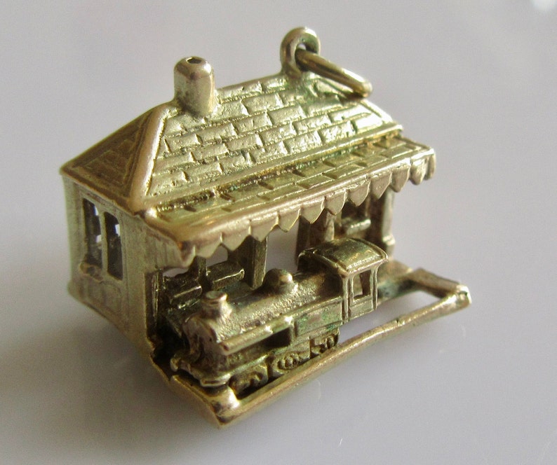 9ct Gold Steam Train in a Station Moving Charm - Etsy