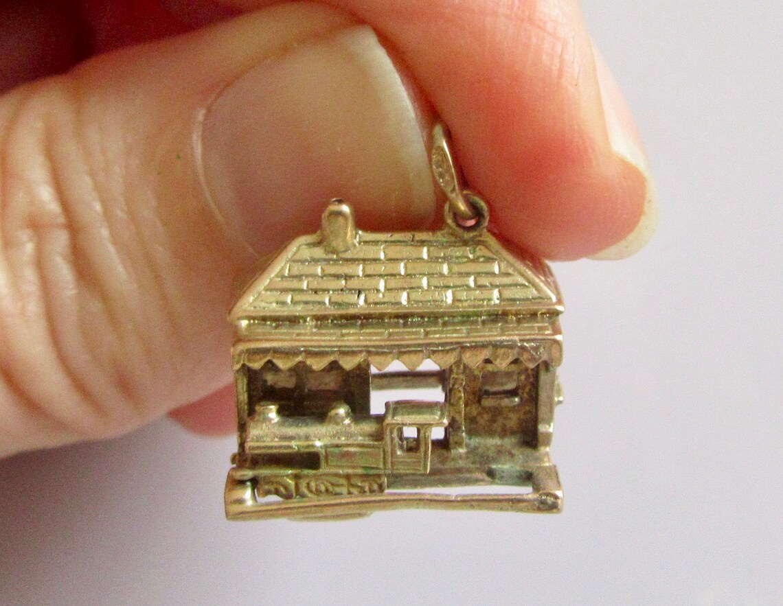 9ct Gold Steam Train in a Station Moving Charm - Etsy