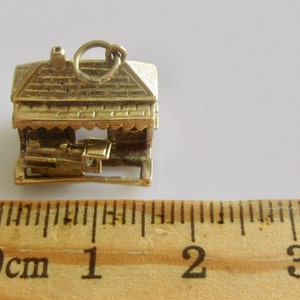 9ct Gold Steam Train in a Station Moving Charm - Etsy