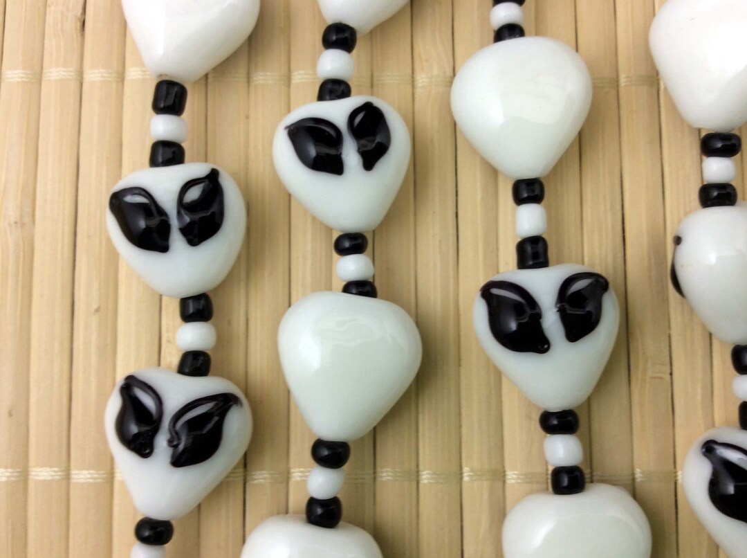 Halloween Alien Lampwork Glass Beads pack of 12 Beads L01012 - Etsy New ...