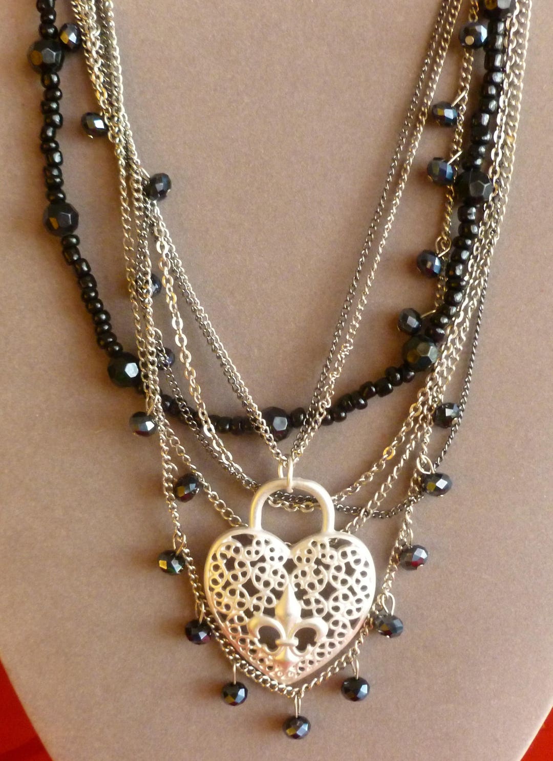 Collier multi rangs avec grand, pendentif Fleur de Lis - Etsy France