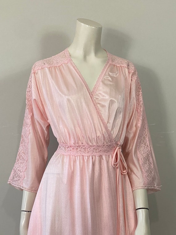Romantic 70s 80s Pink Satin & Lace Dressing Gown Robe… - Gem