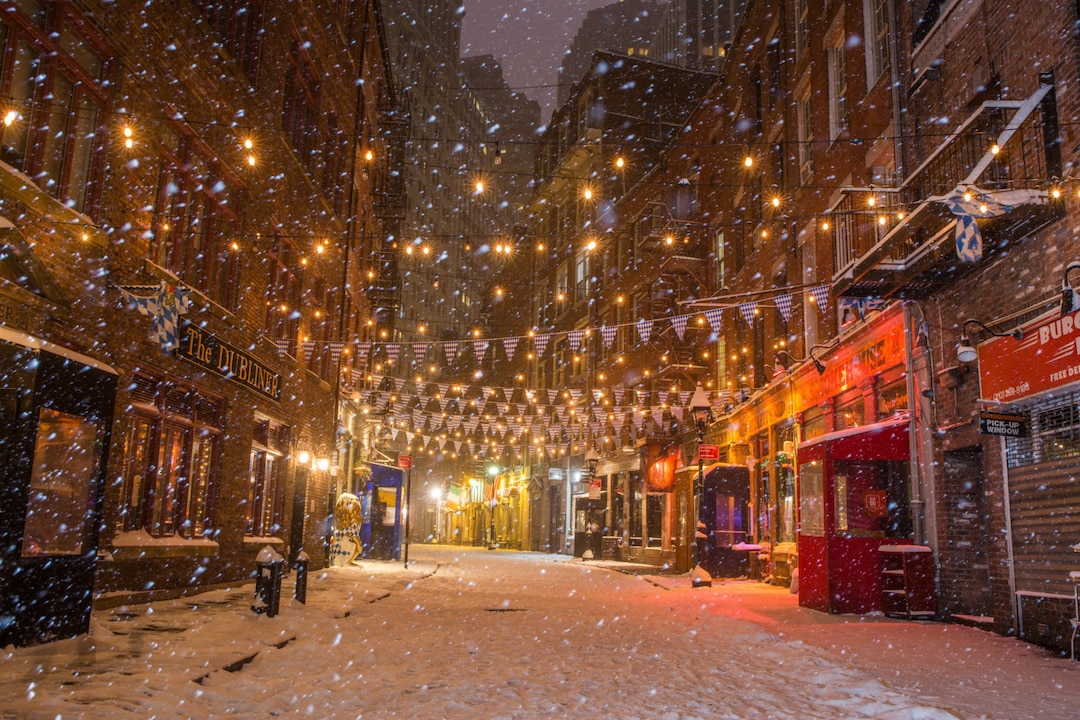 Snow on Stone Street Manhattan - New York in the Winter - Financial ...