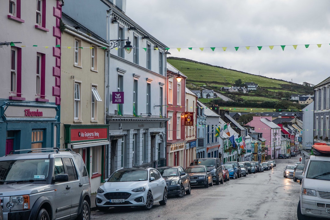 Irish Town of Dingle - Rustic Irish Country - the Dingle Peninsula ...