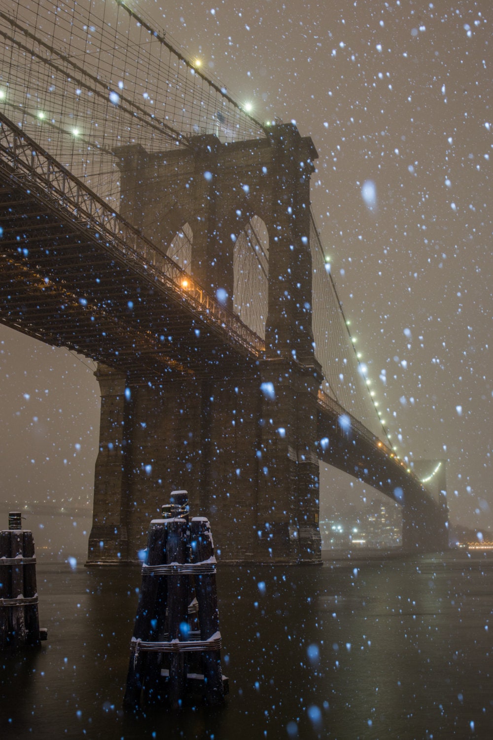 Snowfall at the Brooklyn Bridge - NYC Winter at Night - New York Snow ...