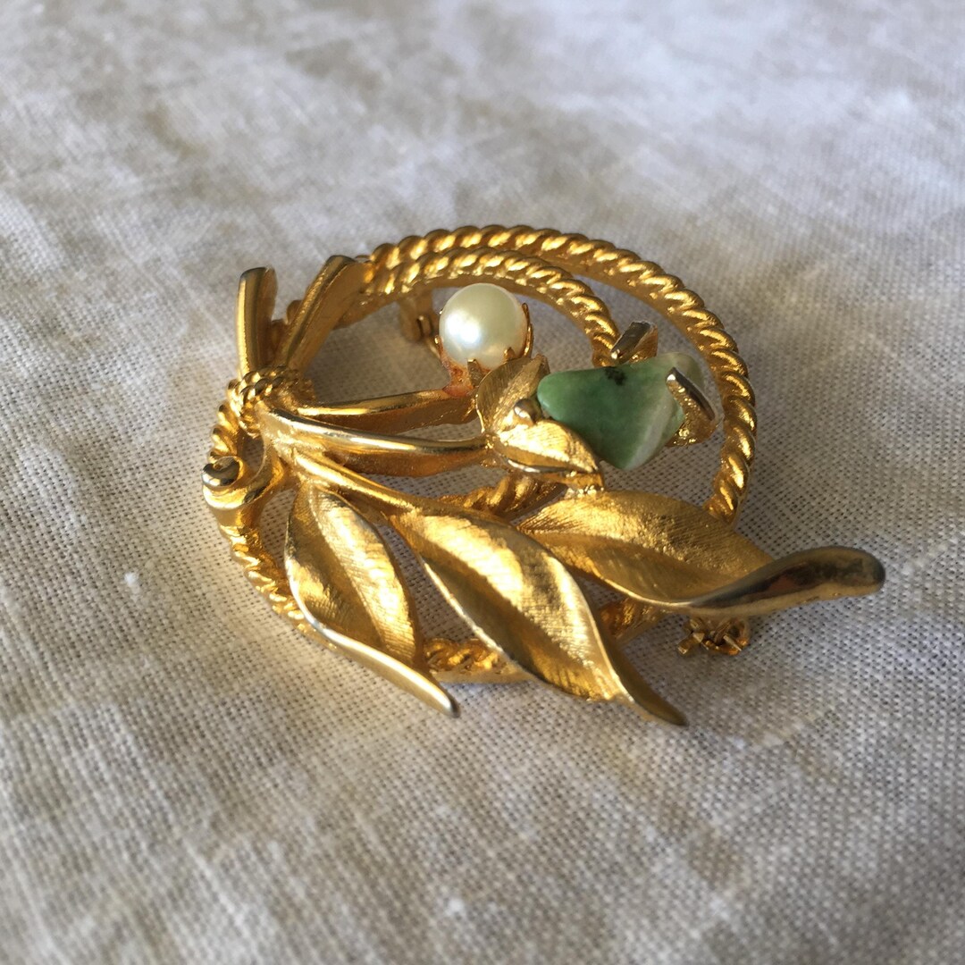 1960s Vintage Sarah Coventry Pin Brooch Gold Toned Lasso With Pearl and ...