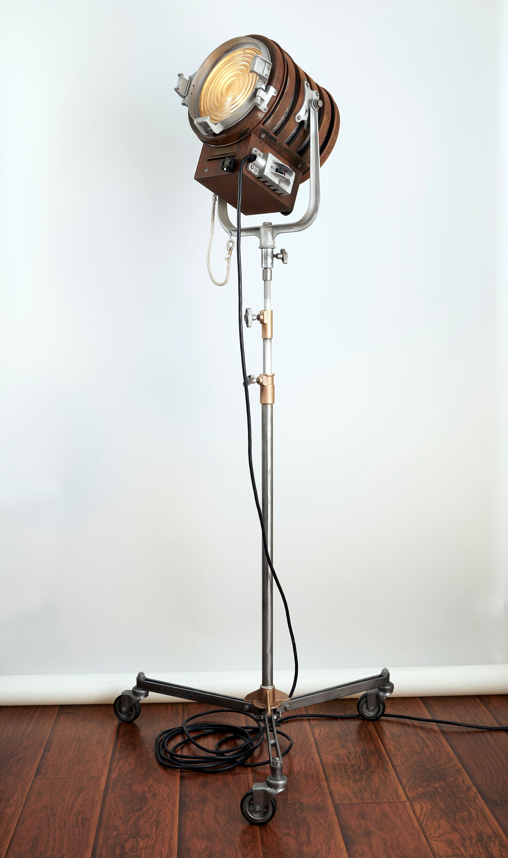 1970’s Mole Richardson baby 2K Fresnel Tungsten Light, 8 Lens