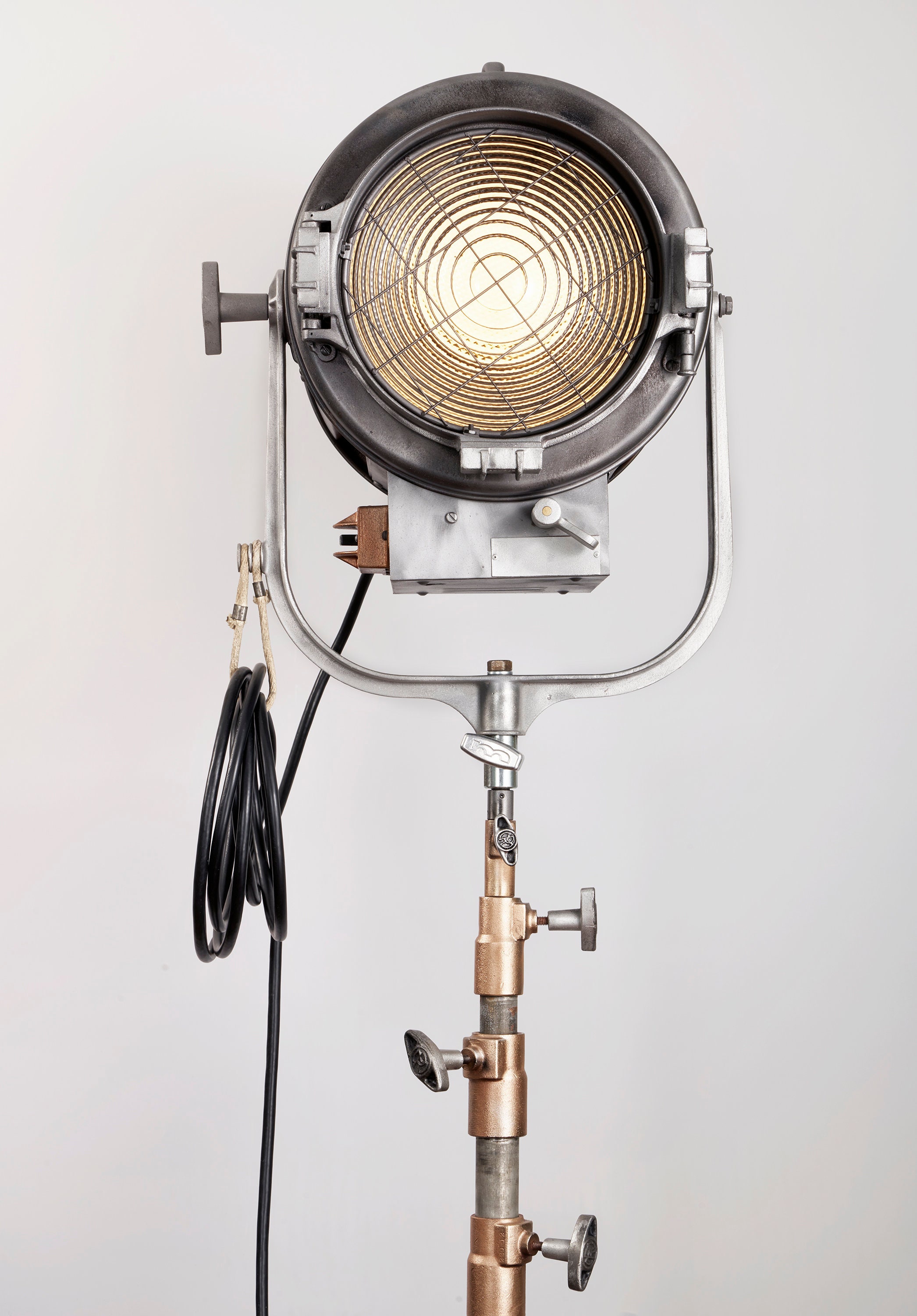 1970’s 412 Mole Richardson Junior 2K Fresnel Tungsten Light, 10 Lens