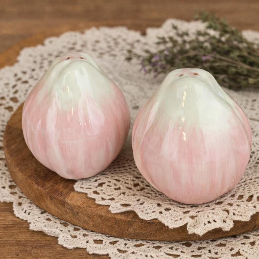 Vintage Y2K Pink Garlic Salt & Pepper Shakers, Ceramic Cottagecore ...