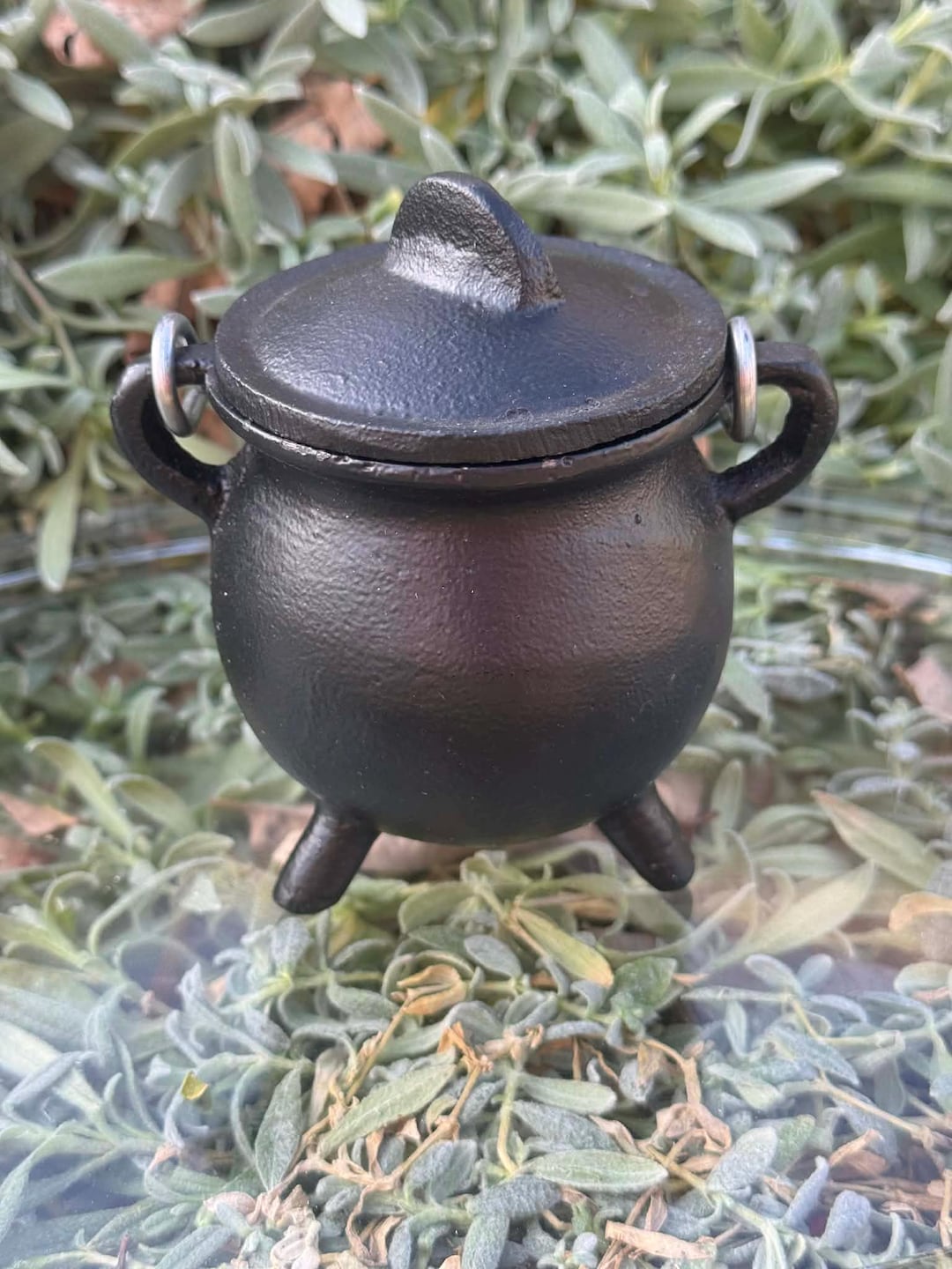 Cast Iron Cauldron With Lid & Handle – Wiccan and Pagan Ritual Tool - Etsy