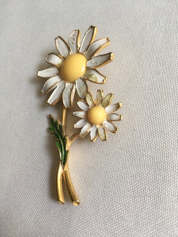 Vintage Weiss White & Yellow Enamel Daisy Pin - Gem