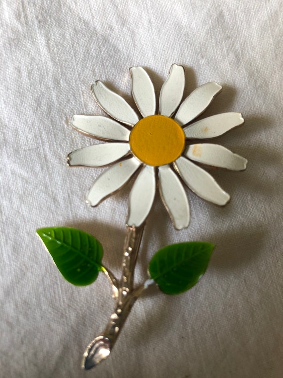 vintage 70s enamel daisy - Gem