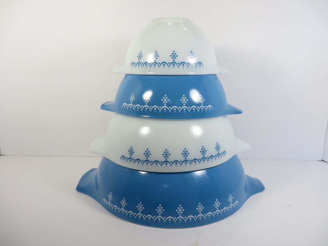 Vintage Pyrex Snowflake Blue Garland Cinderella Bowls Set of 4 Pyrex ...