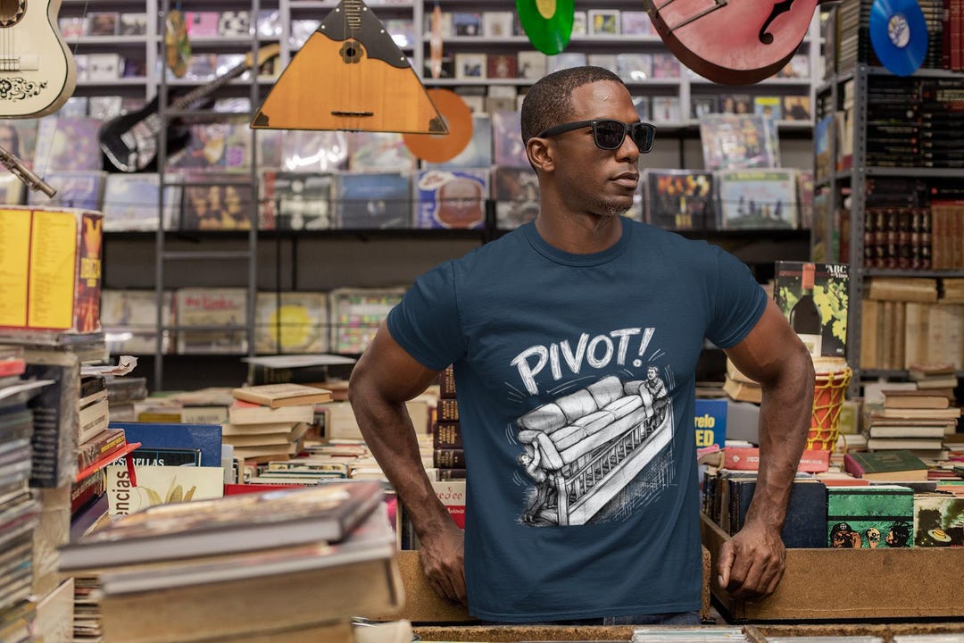 Pivot! Couch Moving Illustration T-shirt | Funny TV Sitcom Quote - Etsy