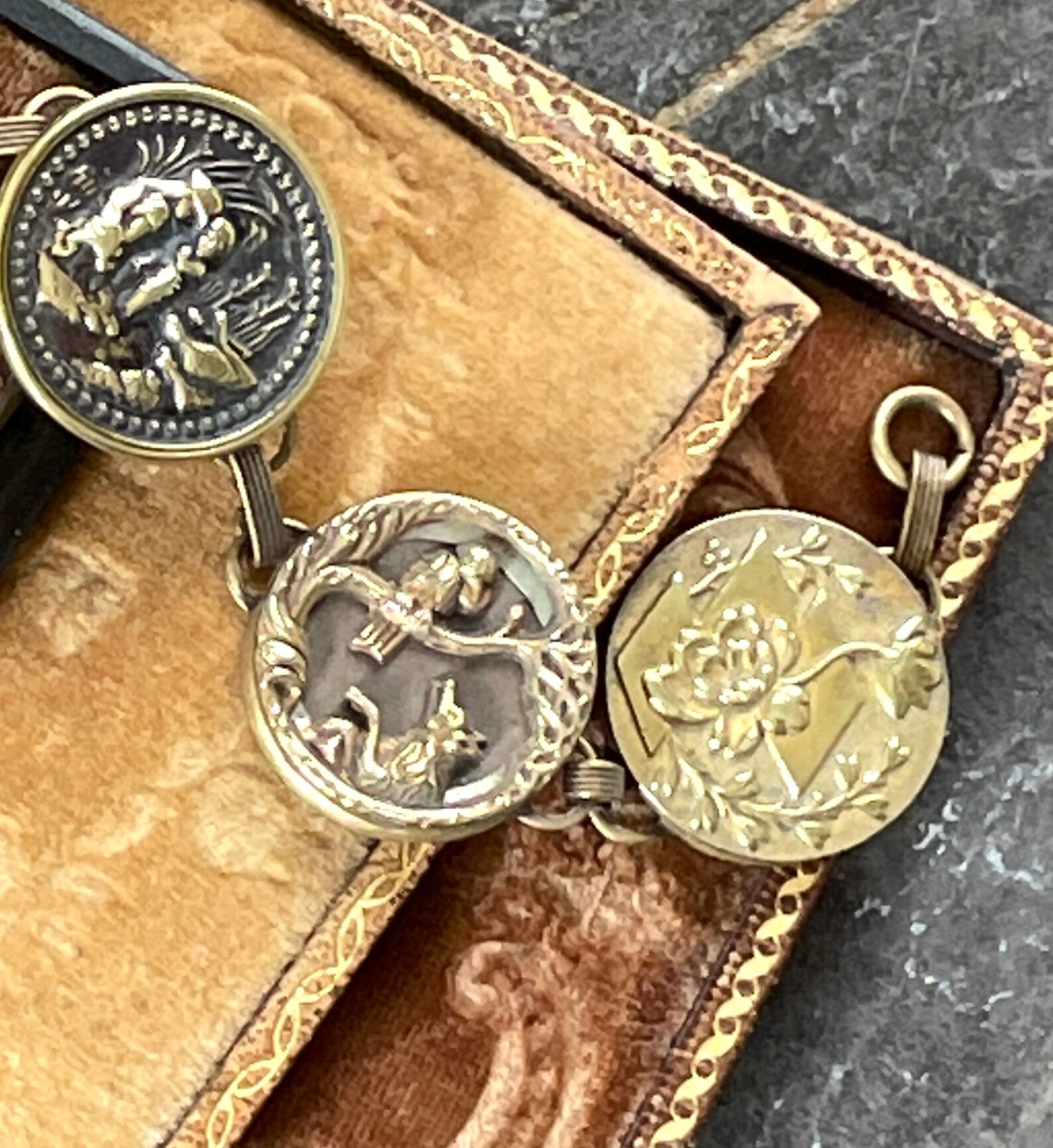 Antique Button Bracelet Victorian Metal Picture Old Buttons - Etsy