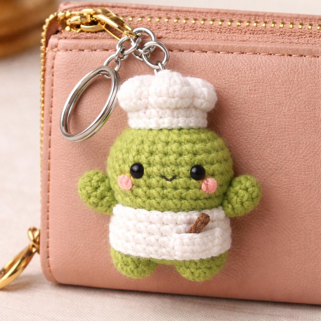 Kawaii Cactus Chef Amigurumi Keyring – Minimalist Green Crochet Buddy ...