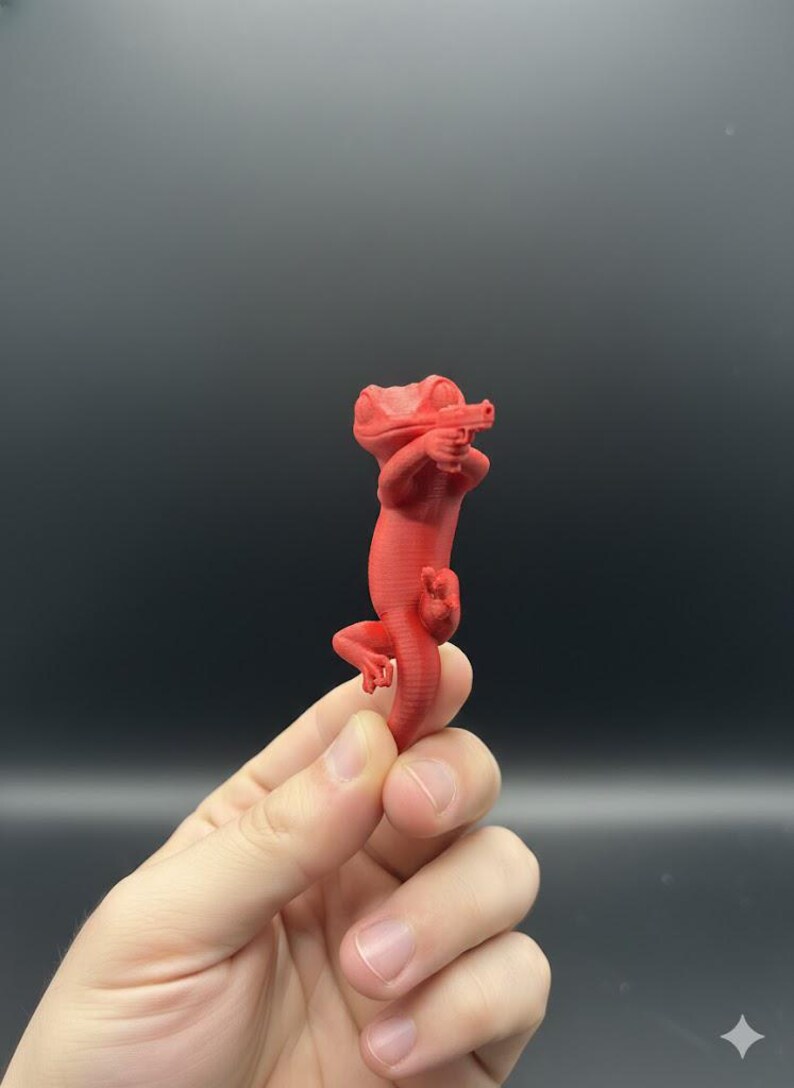 3D Printed Gecko Monitor Sitter | Red Lizard Desk Decor - Etsy
