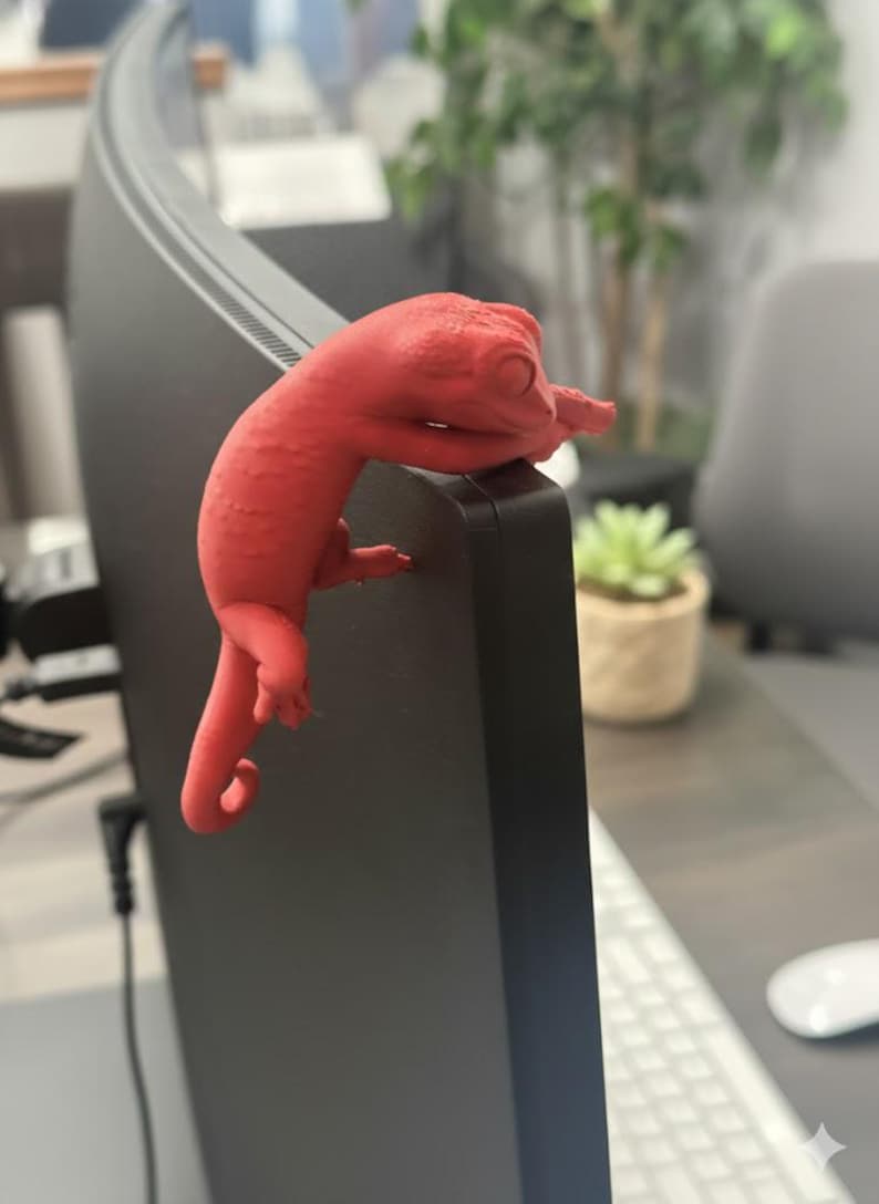 3D Printed Gecko Monitor Sitter | Red Lizard Desk Decor - Etsy