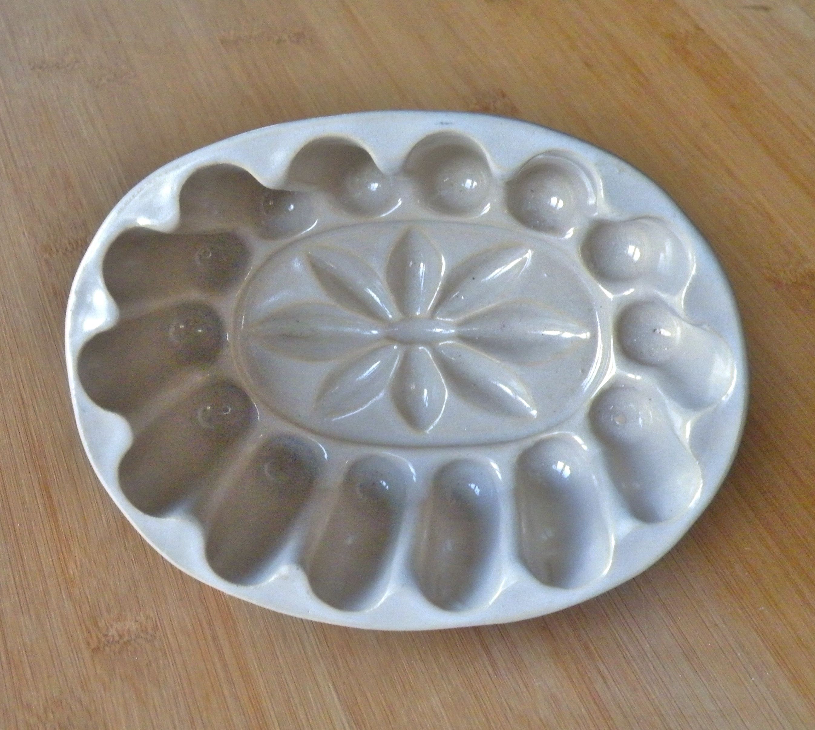 Home & Living Vintage Ceramic Jello Mold-Retro Red & White Pottery ...
