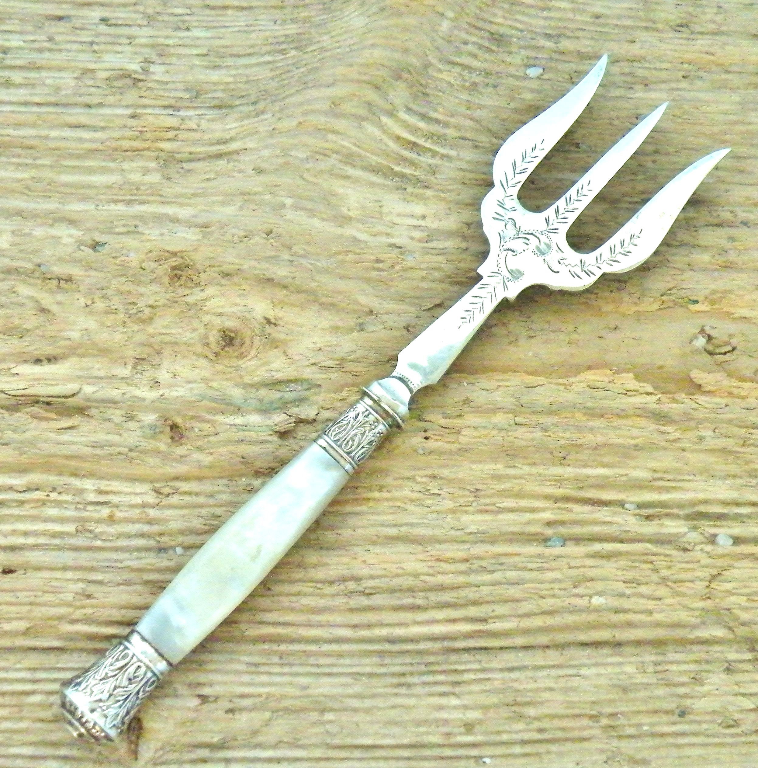 Cutlery & Knives Victorian mother of pearl handled silver plated bread ...