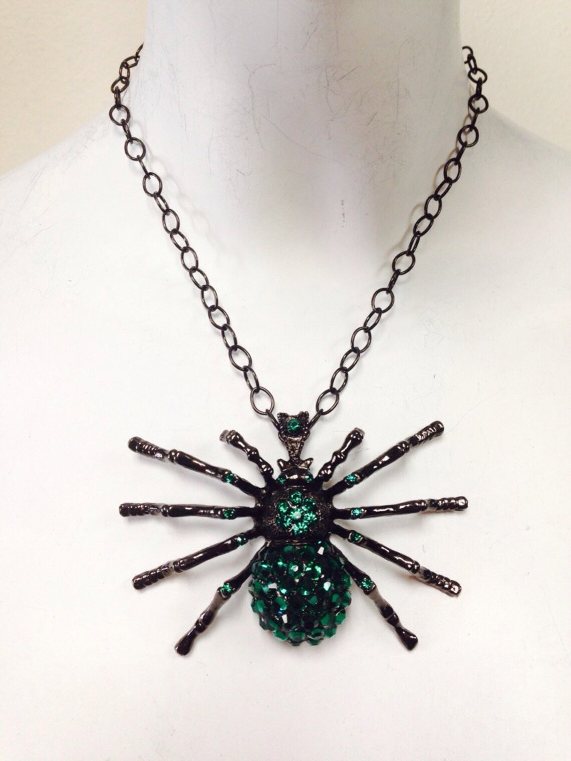 Emerald Spider Pendant. - Etsy