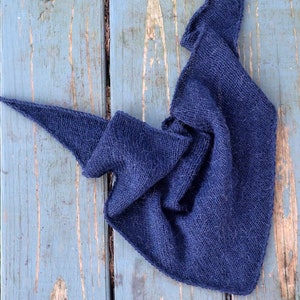 KNITTING PATTERN ⨯ Small Triangle Scarf Knitting Pattern, Knit Kerchief ...