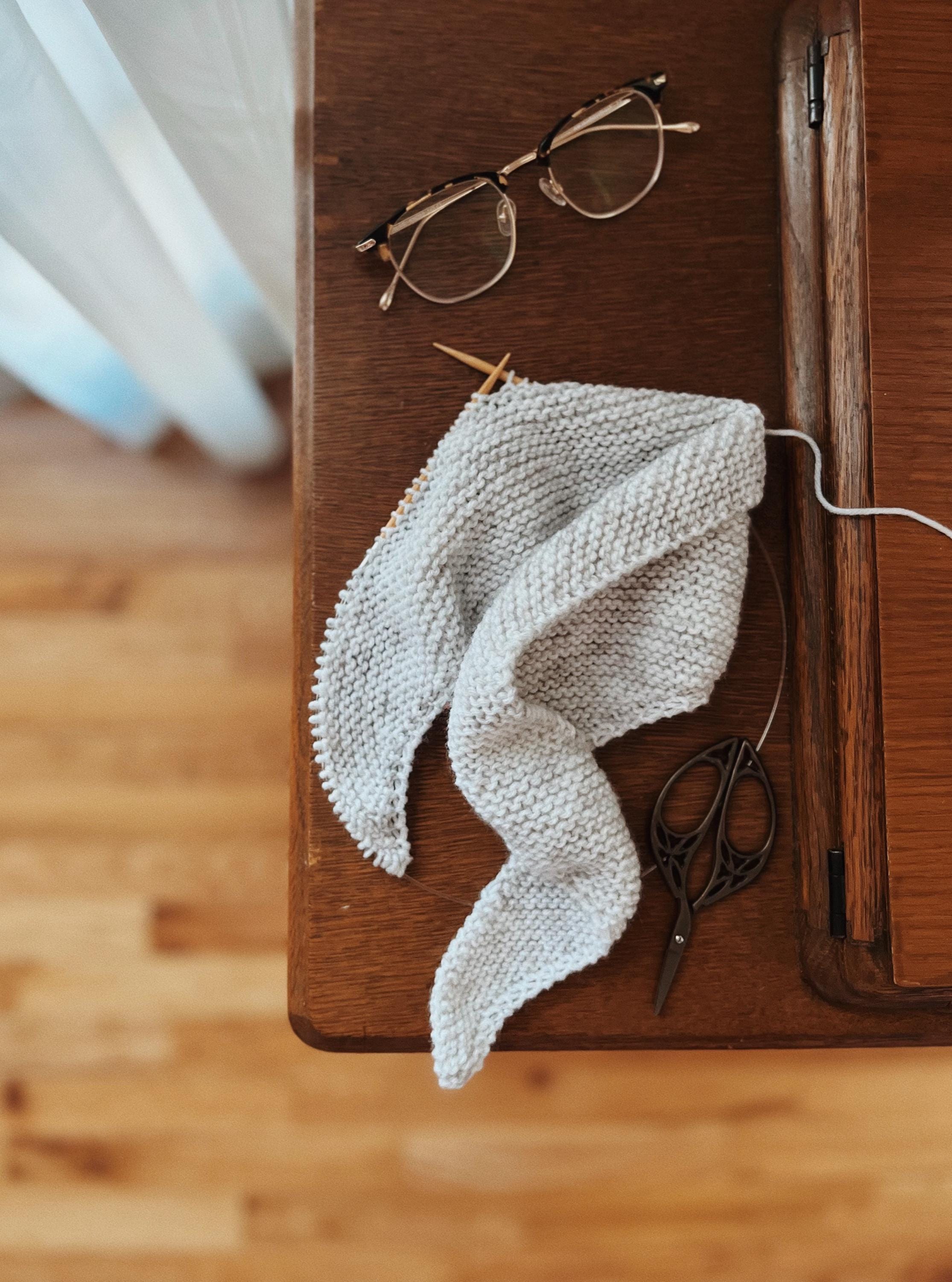 KNITTING PATTERN ⨯ Small Scarf Knitting Pattern, Kerchief Knit Pattern ...