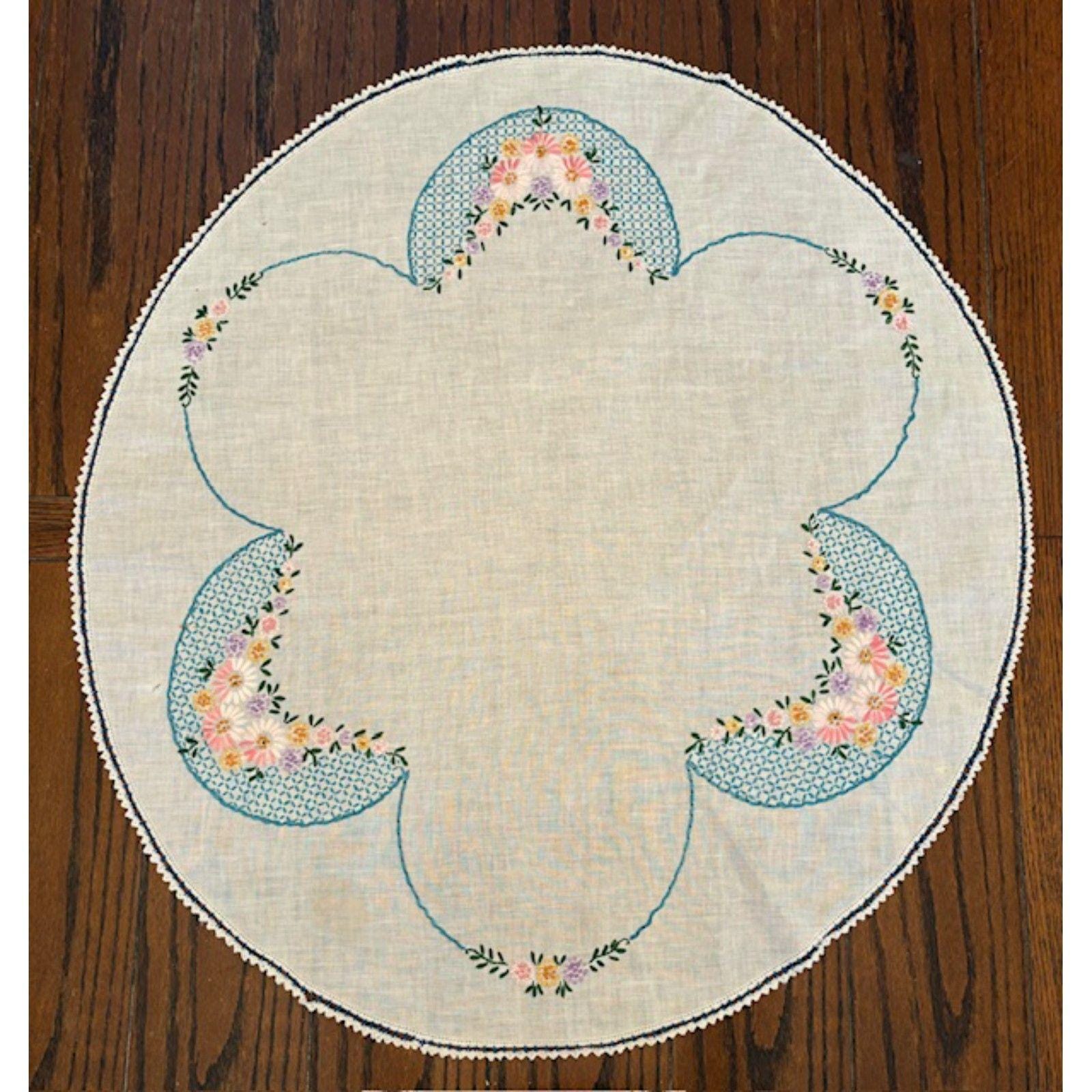 Round Vintage Crochet Embroidered Table Topper 50s Tea Tablecloth ...