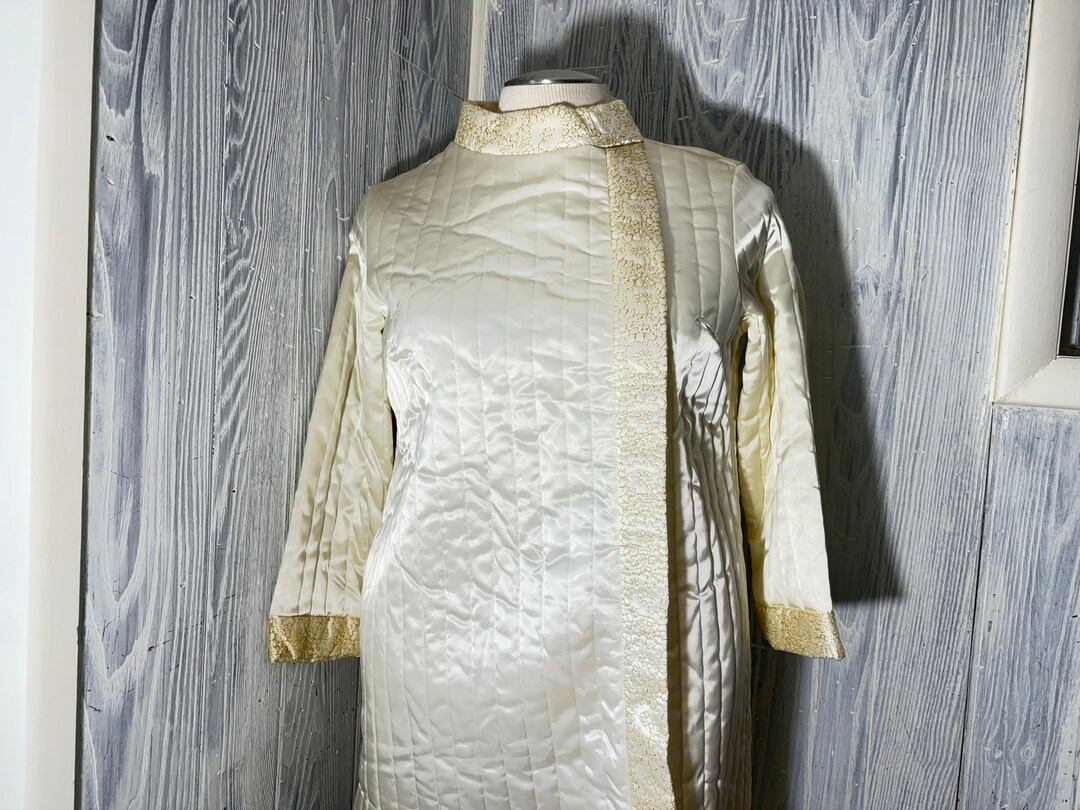 Vintage White Satin Step in Robe With Quilted Lining Size M - Etsy