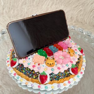 Kawaii Dessert Phone Stand: Handmade Clay Macarons & Resin Candy Bears ...
