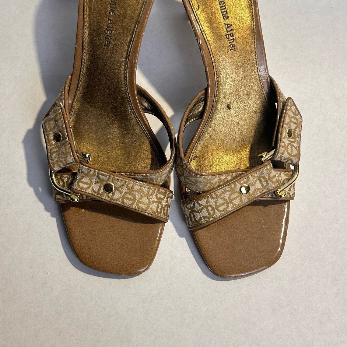 Tan Beige Slip on Sandals Logo Vintage Etienne Aigner Designer Shoes 6. ...
