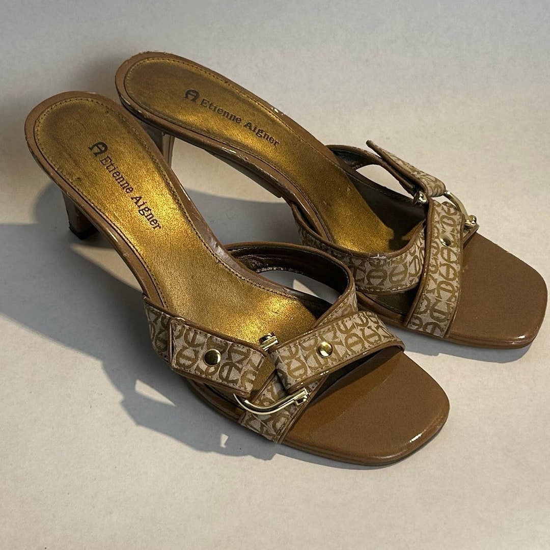 Tan Beige Slip on Sandals Logo Vintage Etienne Aigner Designer Shoes 6. ...