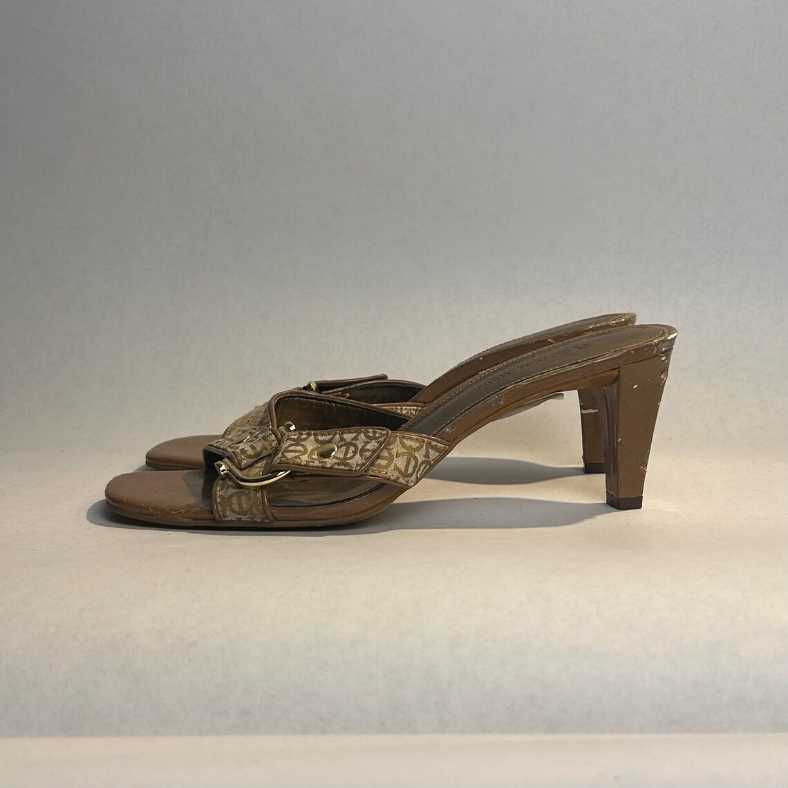 Tan Beige Slip on Sandals Logo Vintage Etienne Aigner Designer Shoes 6. ...