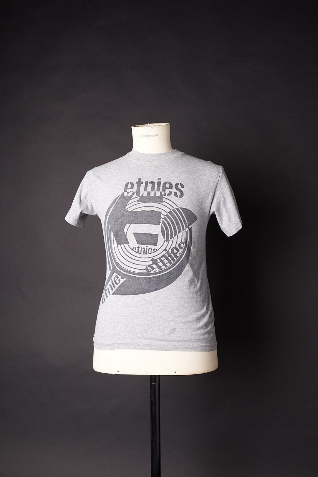 Y2K Gray Etnies Tee Shirt - Etsy 日本