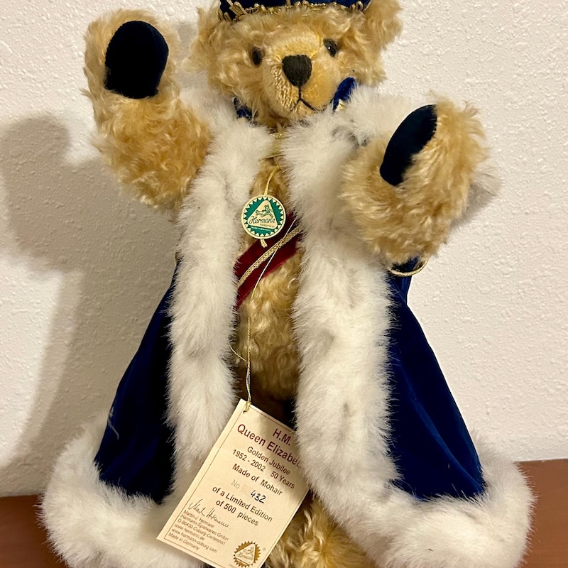 Queen Elizabeth Bear - Etsy
