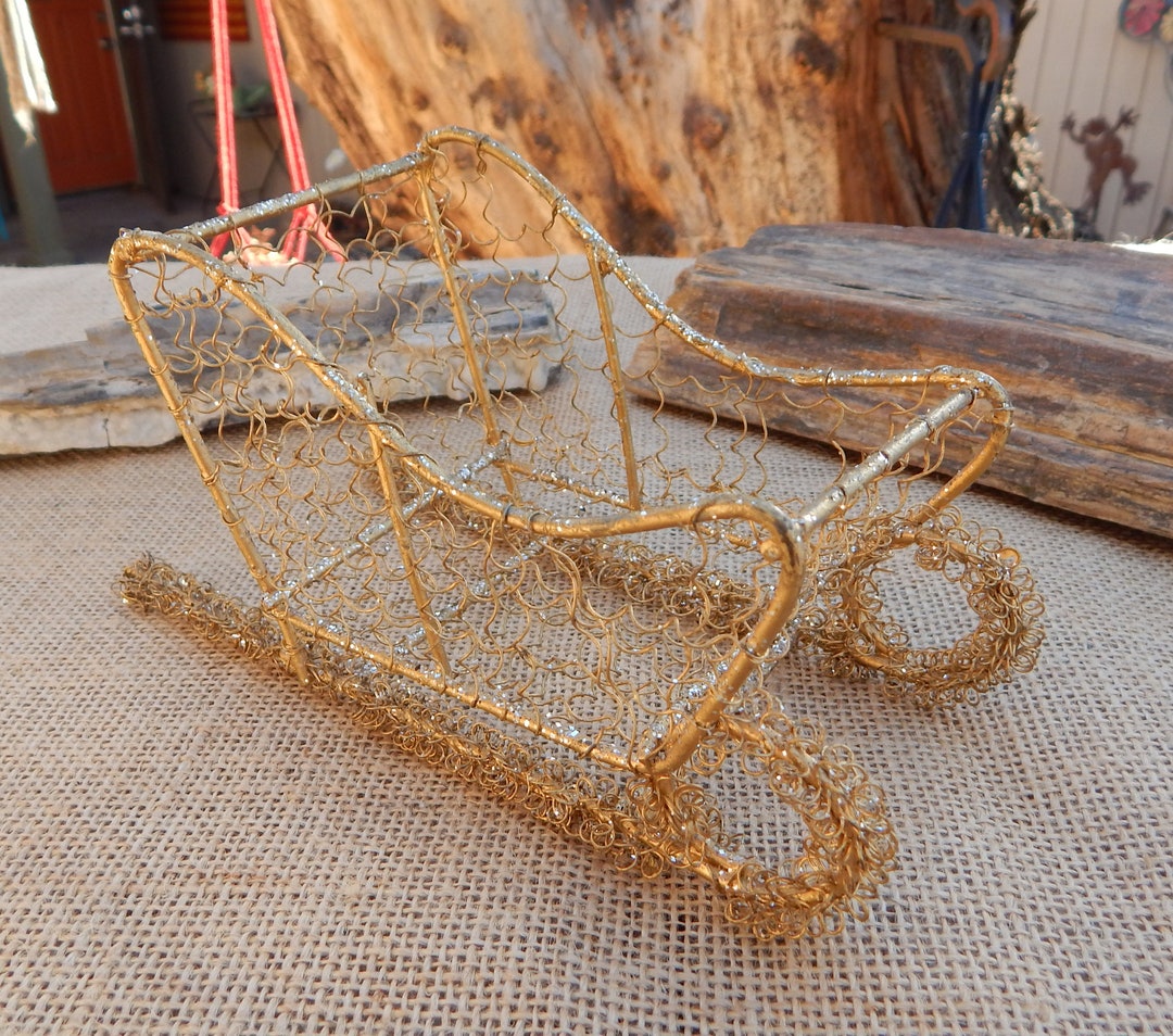 Gold Metal Wire Sleigh / Gold Metal Wire Wrapped Sleigh With Glitter ...