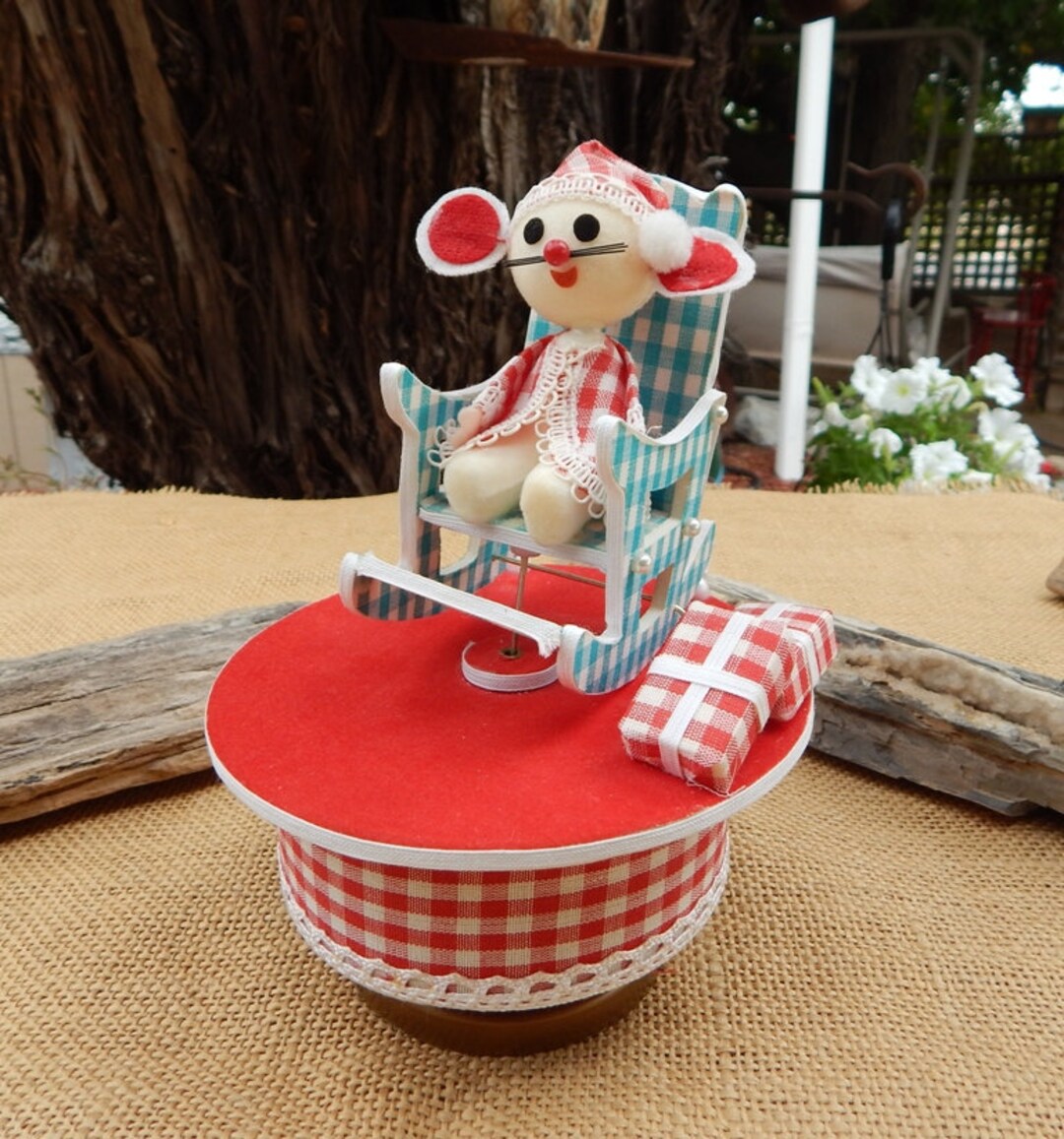 Christmas Mouse Music Box Sankyo Japan / Rocking Chair Christmas Mouse ...