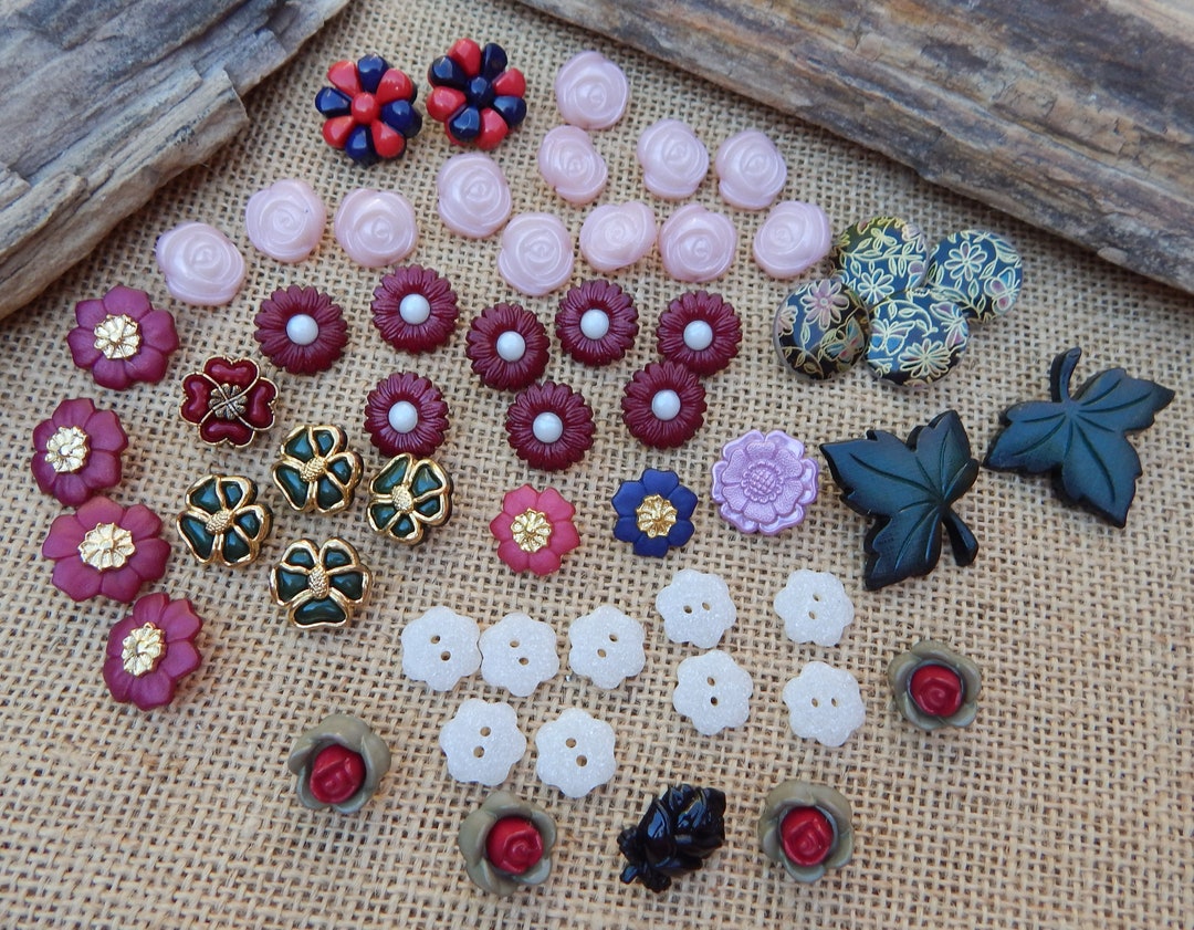 54 Floral Plastic Buttons / Flower Shapes Plastic Buttons / 54 Plastic ...
