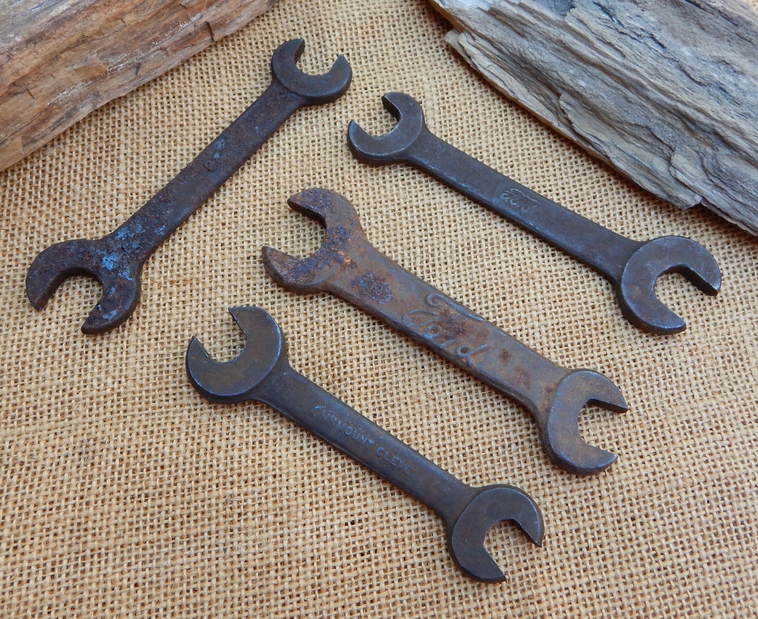 4 Open End Rusty Antique Wrenches ~ 2 Antique FORD Wrenches ~ 1 Antique ...