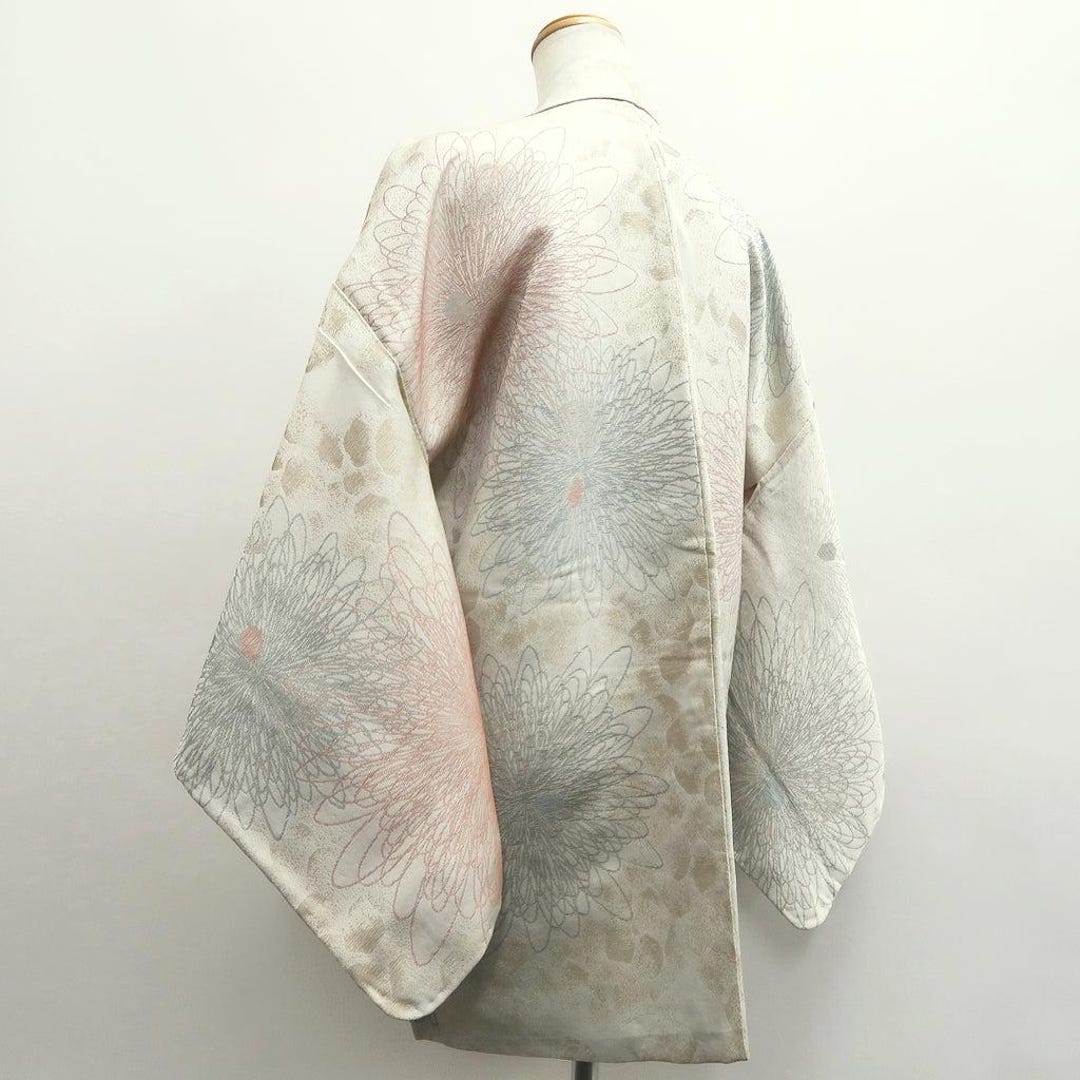 Haori Jacket Vintage(1950-1980) off White Gold Silver Chrysanthemum ...