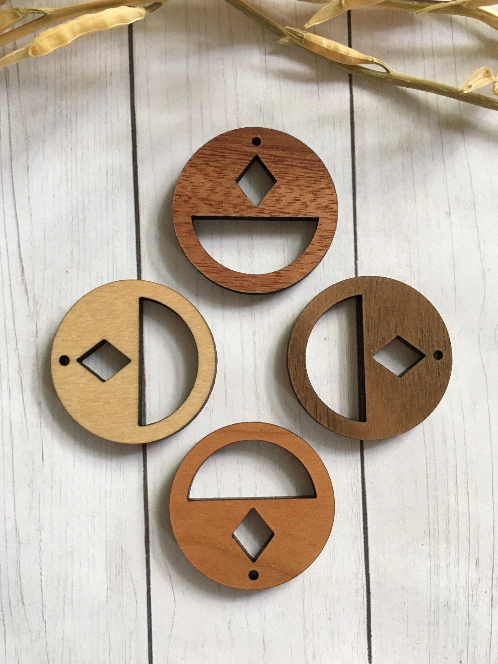 Small Circle With Diamond Cutout Macrame Earring / Pendant - Etsy