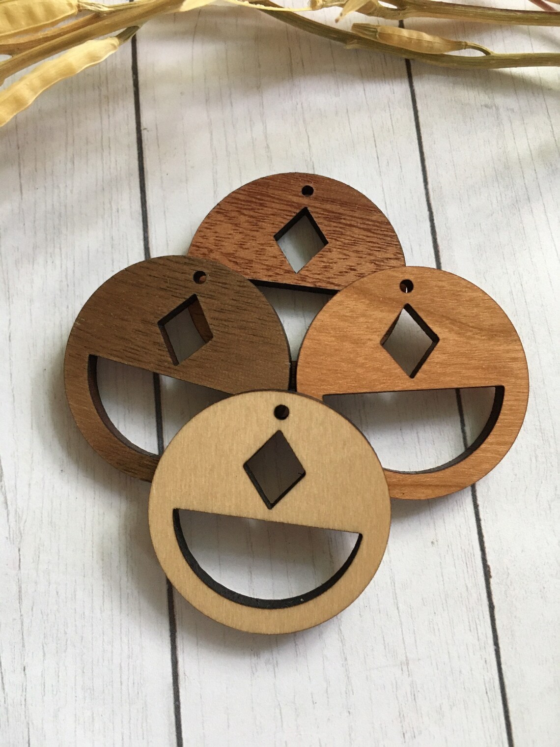 Small Circle With Diamond Cutout Macrame Earring / Pendant - Etsy