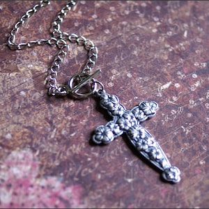 Silver Cross Necklace -DETAILED FLORAL CROSS- Chic, Front Toggle ...