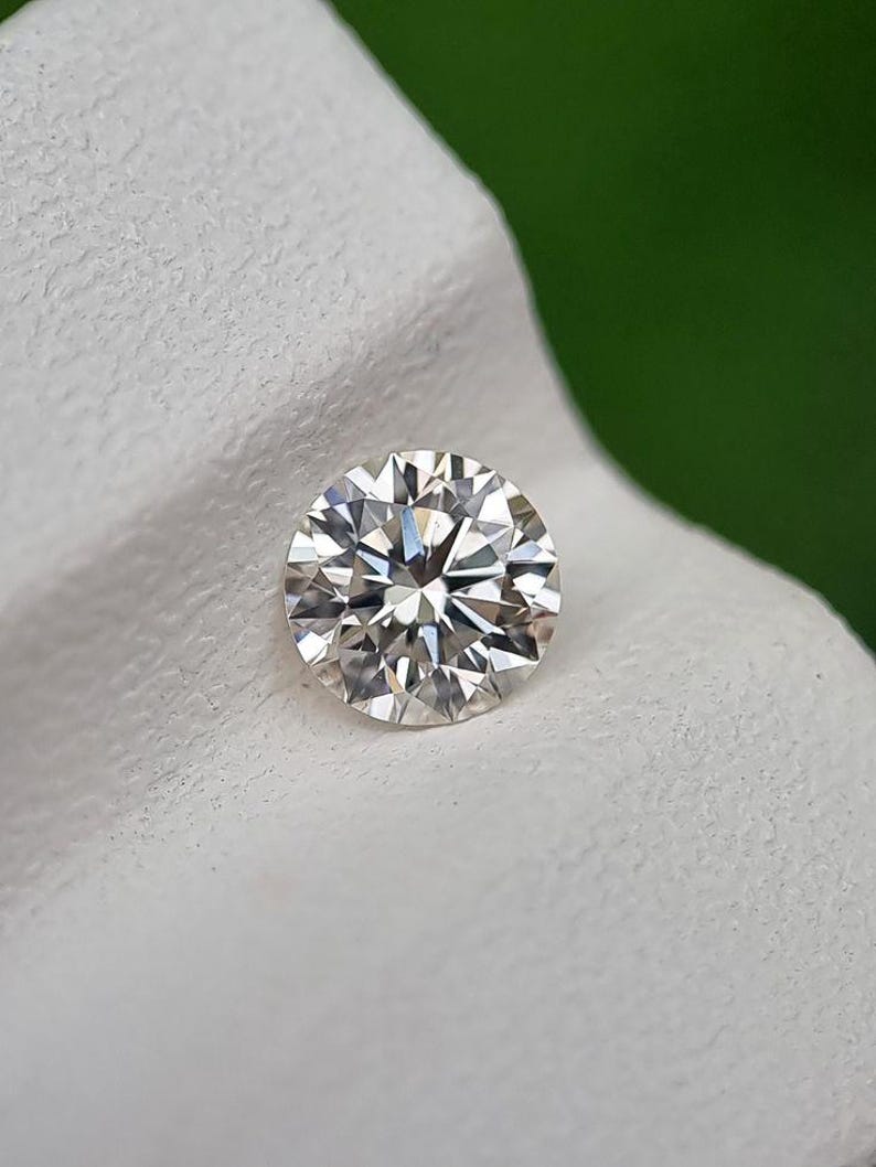 Lab Grown Sapphire Gemstones, Round Cut White and Vivid Blue, Wholesale ...