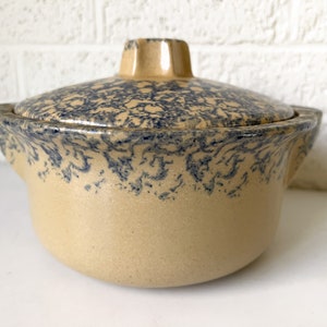 Vintage Robinson-ransbottom Spongeware Covered Casserole Dish | Wheat ...