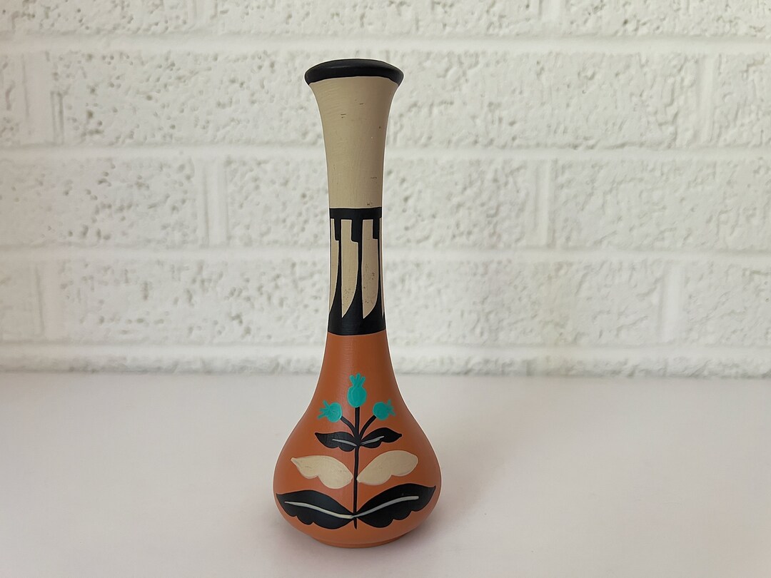 Small Vintage Signed Diné Pottery Vase | Navajo, American Indian ...